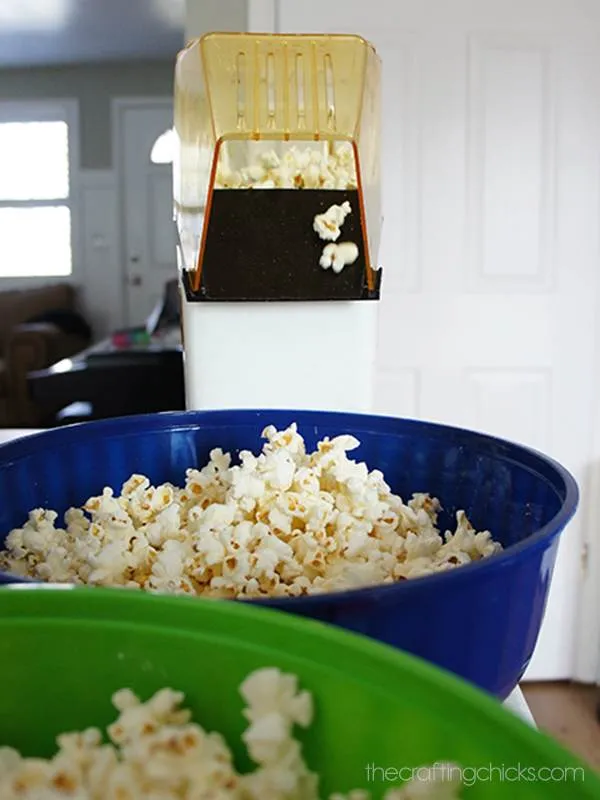 Easy Caramel Corn - The Crafting Chicks