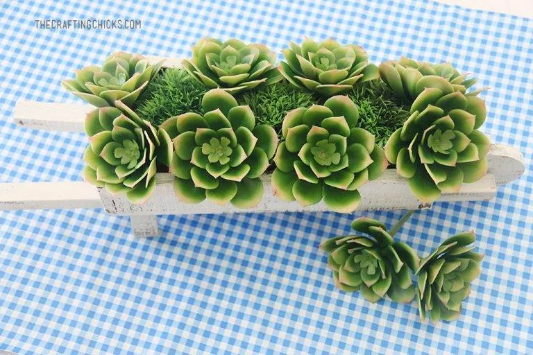 Summer Sensory Bin - The Crafting Chicks