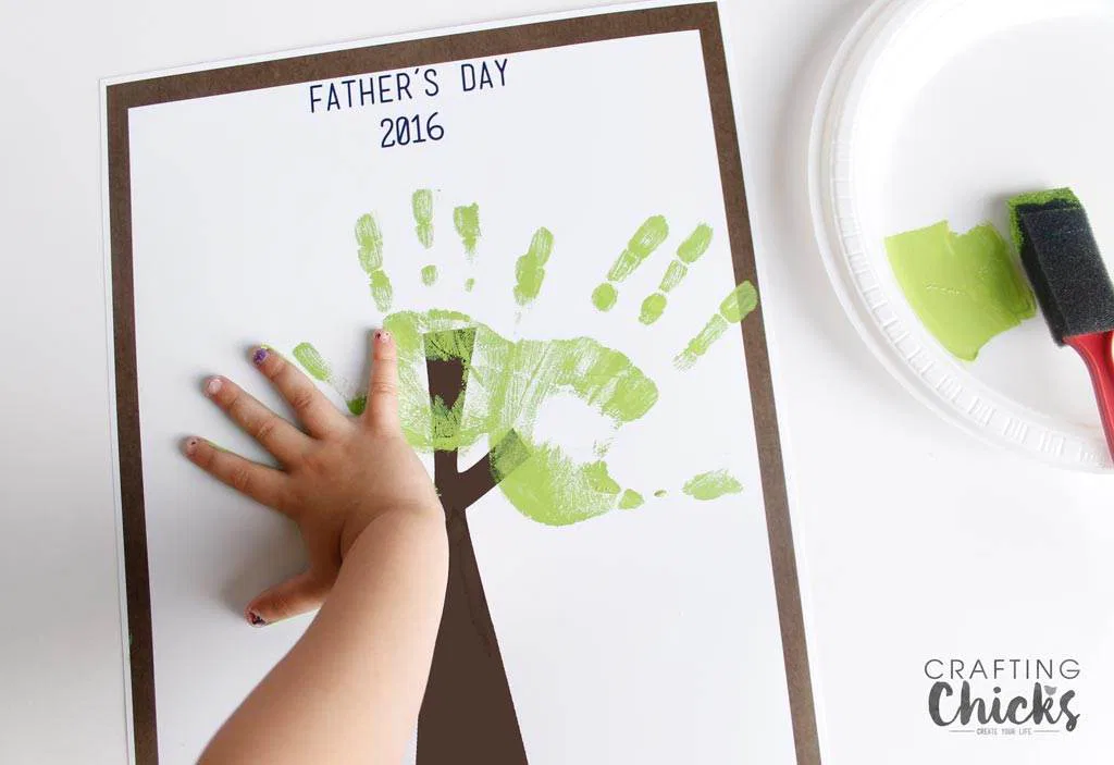 Fathers Day Handprint Tree 2016 - The Crafting Chicks