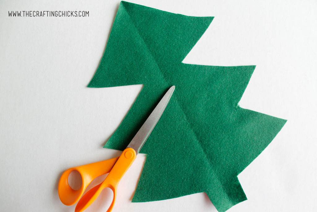 Felt Christmas Tree Kids Craft - The Crafting Chicks