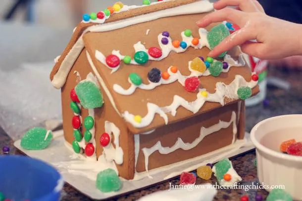 Gingerbread Houses {A Christmas Tradition} & Free Printables - The ...