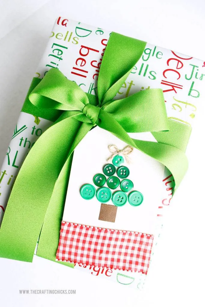 Button Christmas Tree Gift Tag - The Crafting Chicks