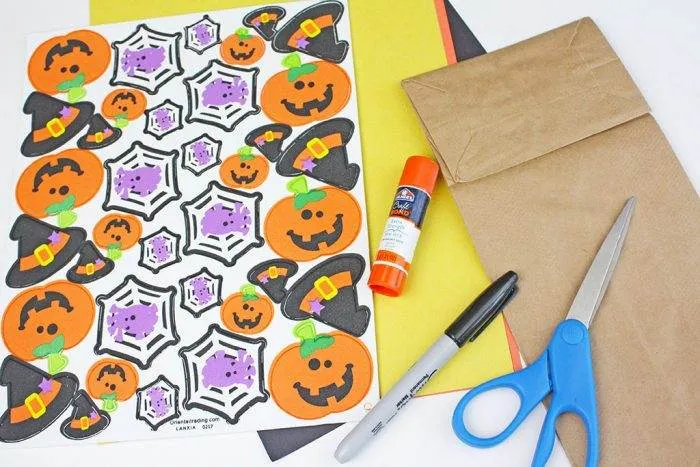 Paper Bag Haunted House Craft - The Crafting Chicks